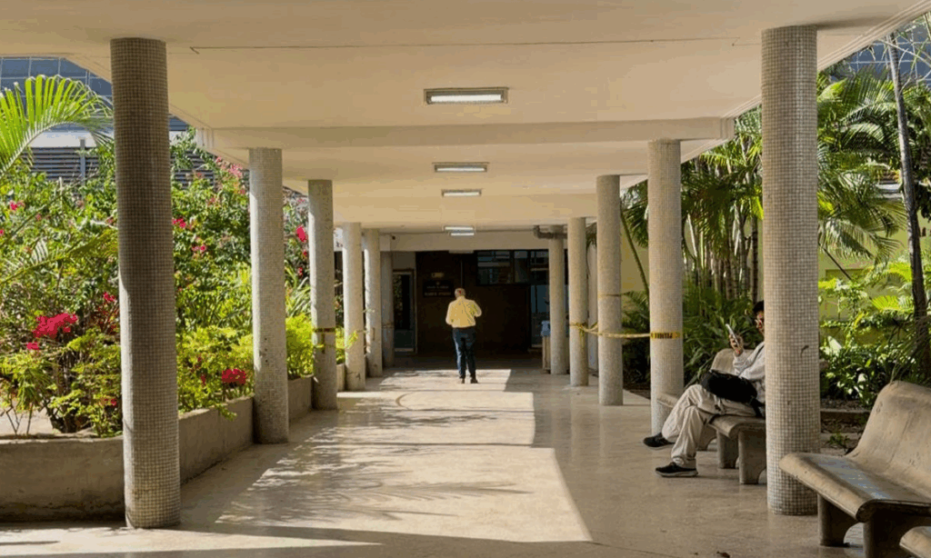 Comisión Presidencial recupera pasillos cubiertos en Facultad de ...
